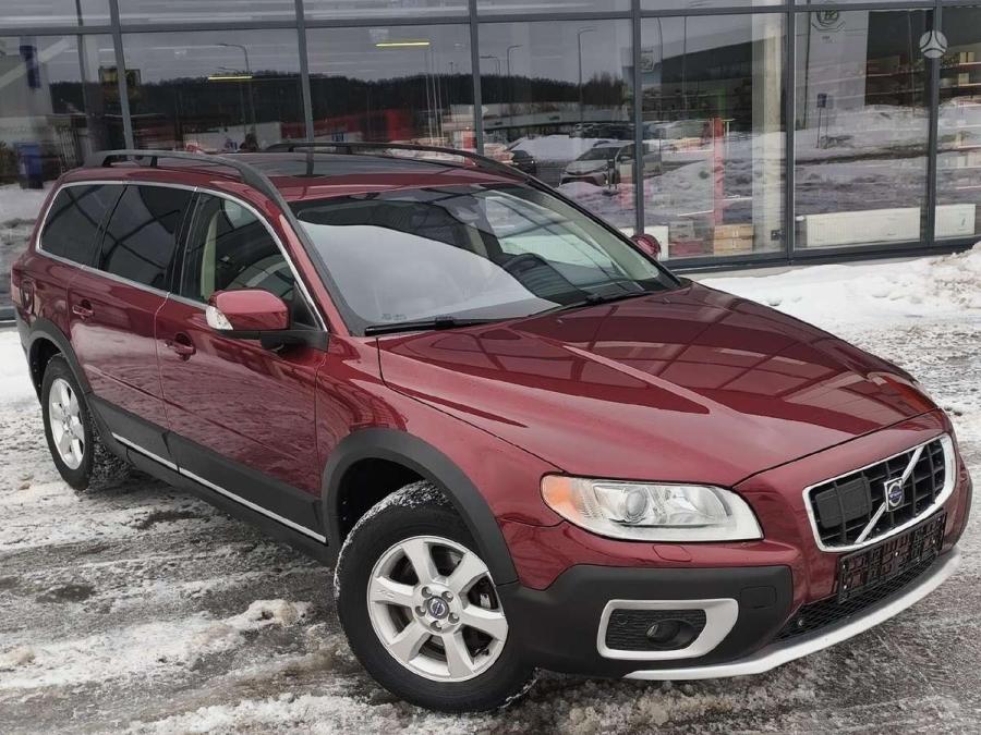 Red Volvo XC70 2009 in Vilnius, with an engine capacity of 2.40 L and mileage of 263 thousand km for 7750 €, photo 2 on AUTOMOTO.COM.LV