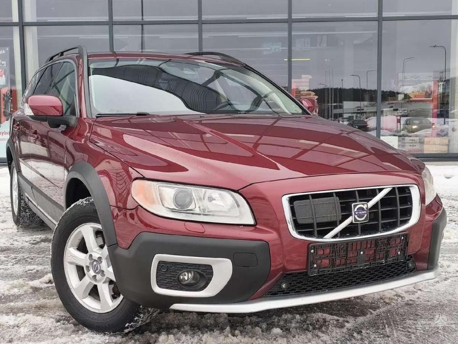 Red Volvo XC70 2009 in Vilnius, with an engine capacity of 2.40 L and mileage of 263 thousand km for 7750 €, photo 3 on AUTOMOTO.COM.LV