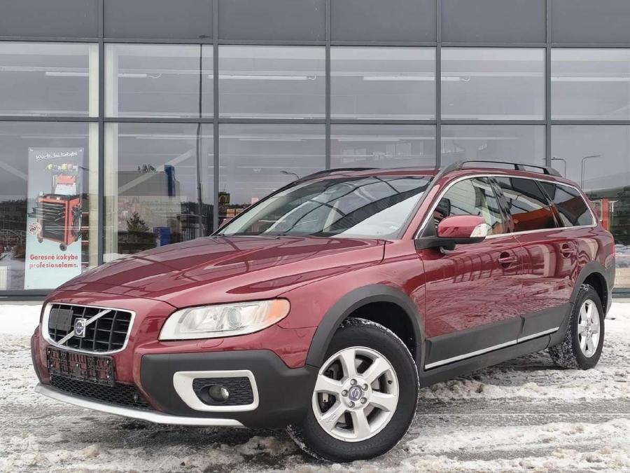 Red Volvo XC70 2009 in Vilnius, with an engine capacity of 2.40 L and mileage of 263 thousand km for 7750 €, photo 4 on AUTOMOTO.COM.LV