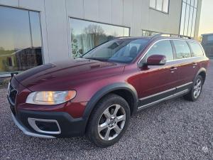 Red Volvo XC70 2009 in Raseiniai, with an engine capacity of 2.40 L and mileage of 338 thousand km for 5350 €, photo 4 on AUTOMOTO.COM.LV