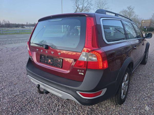 Red Volvo XC70 2009 in Raseiniai, with an engine capacity of 2.40 L and mileage of 338 thousand km for 5350 €, photo 6 on AUTOMOTO.COM.LV