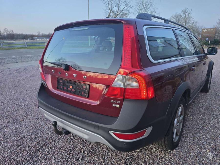 Red Volvo XC70 2009 in Raseiniai, with an engine capacity of 2.40 L and mileage of 338 thousand km for 5350 €, photo 6 on AUTOMOTO.COM.LV