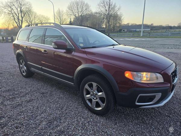 Red Volvo XC70 2009 in Raseiniai, with an engine capacity of 2.40 L and mileage of 338 thousand km for 5350 €, photo 8 on AUTOMOTO.COM.LV