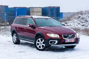 Red Volvo XC70 2009 in Riga, with an engine capacity of 2.40 L and mileage of 404 thousand km for 6995 €, photo  on AUTOMOTO.COM.LV