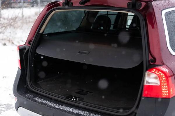 Red Volvo XC70 2009 in Riga, with an engine capacity of 2.40 L and mileage of 404 thousand km for 6995 €, photo 8 on AUTOMOTO.COM.LV