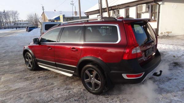 Red Volvo XC70 2010 in Joniskis, with an engine capacity of 2.40 L and mileage of 284 thousand km for 7777 €, photo 4 on AUTOMOTO.COM.LV