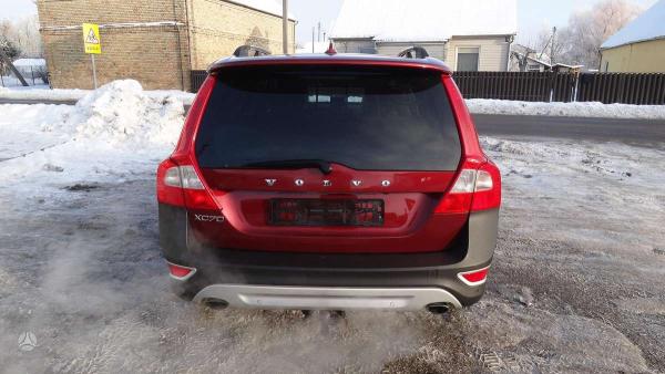 Red Volvo XC70 2010 in Joniskis, with an engine capacity of 2.40 L and mileage of 284 thousand km for 7777 €, photo 6 on AUTOMOTO.COM.LV