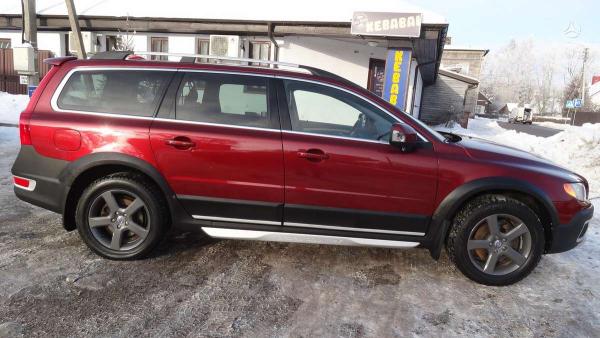 Red Volvo XC70 2010 in Joniskis, with an engine capacity of 2.40 L and mileage of 284 thousand km for 7777 €, photo 7 on AUTOMOTO.COM.LV