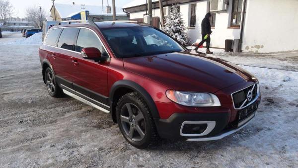 Red Volvo XC70 2010 in Joniskis, with an engine capacity of 2.40 L and mileage of 284 thousand km for 7777 €, photo 8 on AUTOMOTO.COM.LV