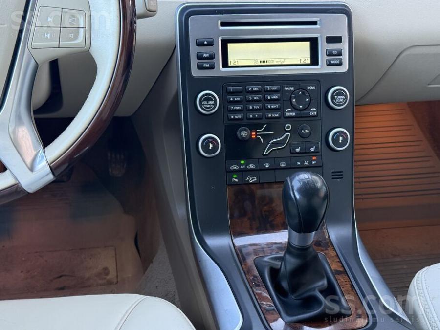 Sarkans Volvo XC70 2010 Talsi, ar dzinēja tilpumu 2.40 L un nobraukumu 308 tūkst. km par 8970 €, foto 4 vietnē AUTOMOTO.COM.LV