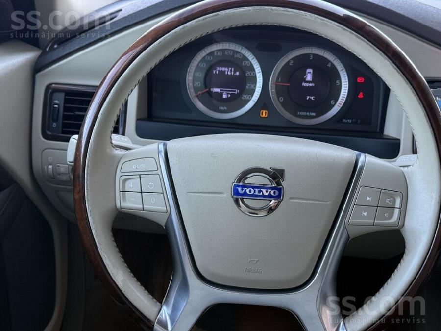 Sarkans Volvo XC70 2010 Talsi, ar dzinēja tilpumu 2.40 L un nobraukumu 308 tūkst. km par 8970 €, foto 5 vietnē AUTOMOTO.COM.LV