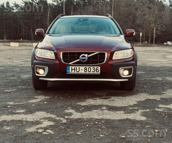Red Volvo XC70 2011 in Riga, with an engine capacity of 2.40 L and mileage of 422 thousand km for 5300 €, photo 5 on AUTOMOTO.COM.LV