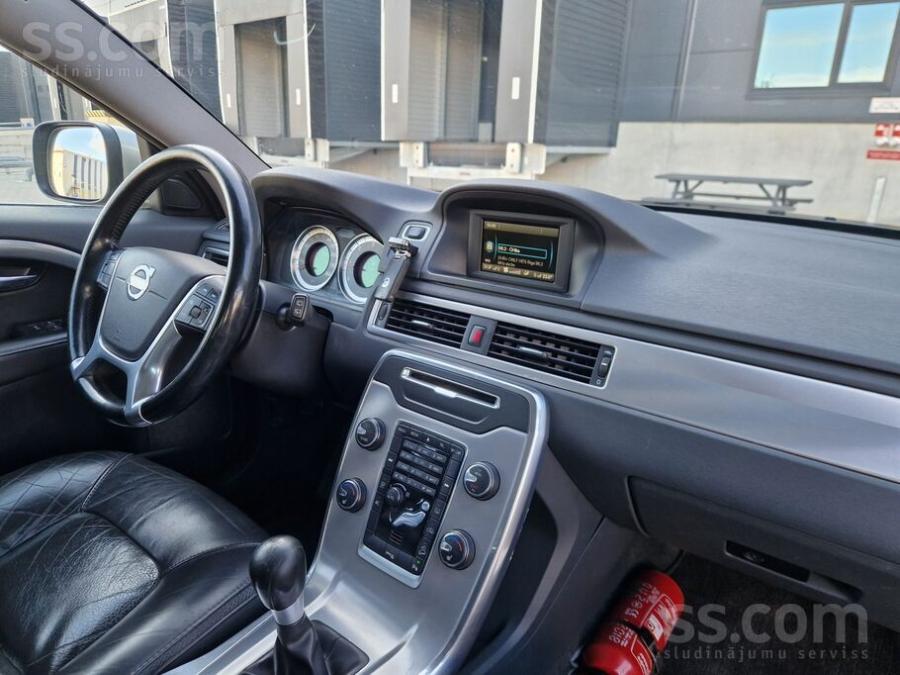 Sarkans Volvo XC70 2012 Rīga, ar dzinēja tilpumu 2.40 L un nobraukumu 336 tūkst. km par 14500 €, foto 18 vietnē AUTOMOTO.COM.LV