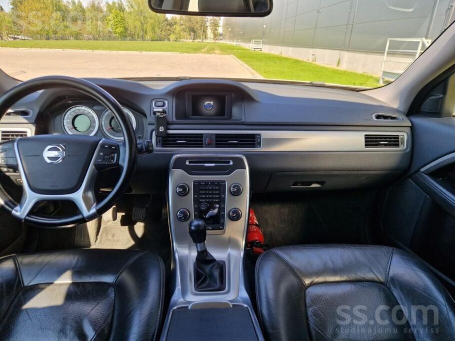 Sarkans Volvo XC70 2012 Rīga, ar dzinēja tilpumu 2.40 L un nobraukumu 336 tūkst. km par 14500 €, foto 23 vietnē AUTOMOTO.COM.LV