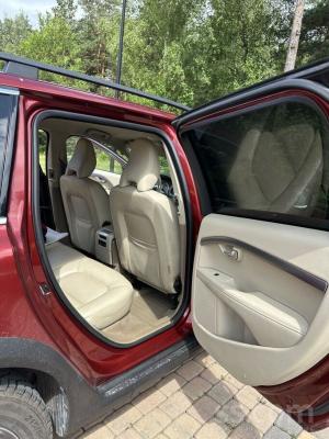 Red Volvo XC70 2012 in Riga, with an engine capacity of 2.40 L and mileage of 247 thousand km for 8995 €, photo 6 on AUTOMOTO.COM.LV