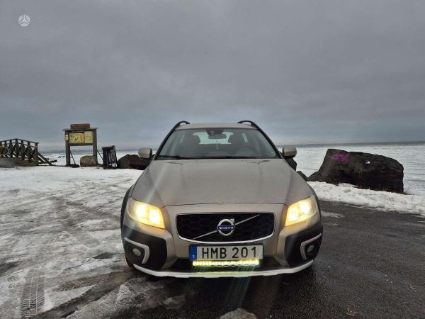 Sarkans Volvo XC70 2014 Utena, ar dzinēja tilpumu 2.40 L un nobraukumu 460 tūkst. km par 6999 €, foto 5 vietnē AUTOMOTO.COM.LV