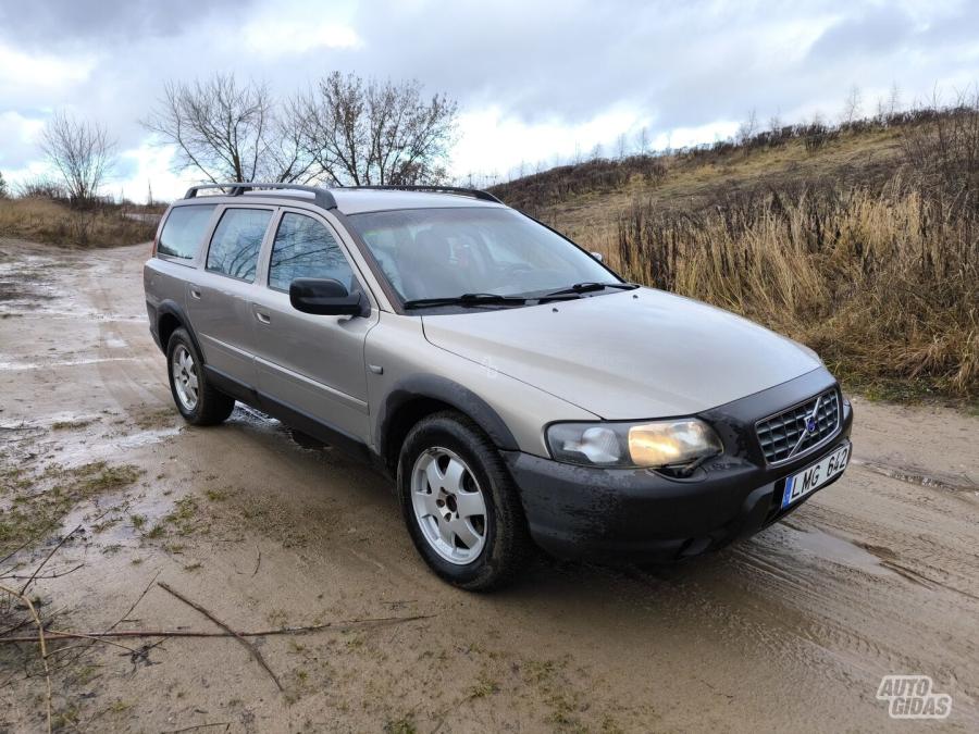 Volvo XC70 2000 in Vilnius, with an engine capacity of 2.40 L and mileage of 422 thousand km for 1100 €, photo 1 on AUTOMOTO.COM.LV