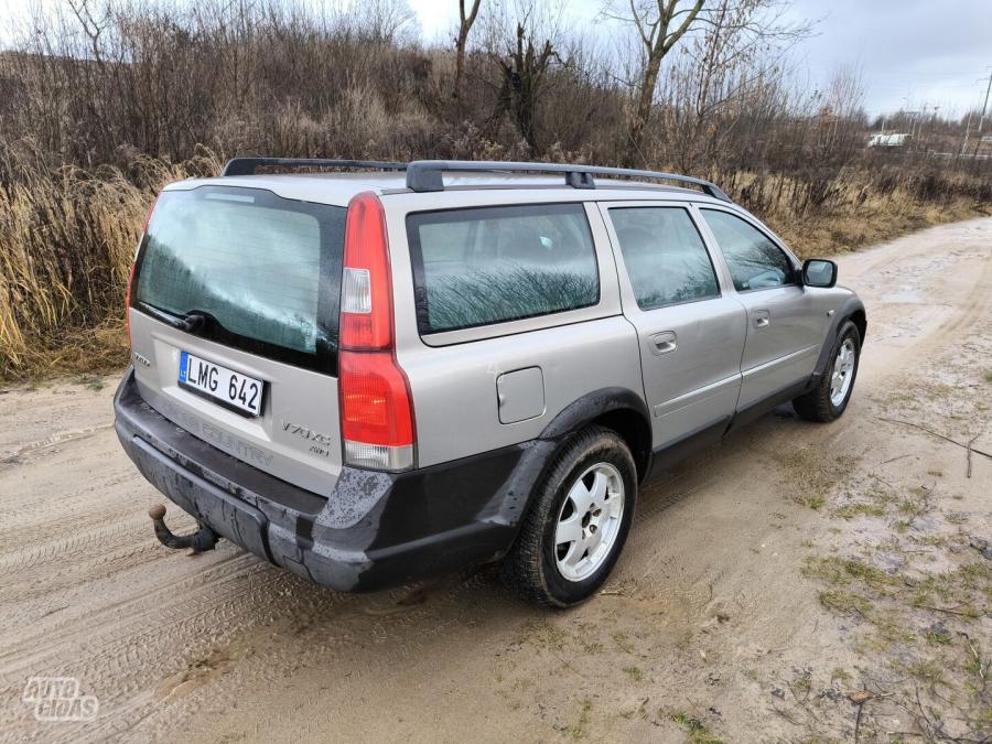 Volvo XC70 2000 in Vilnius, with an engine capacity of 2.40 L and mileage of 422 thousand km for 1100 €, photo 4 on AUTOMOTO.COM.LV