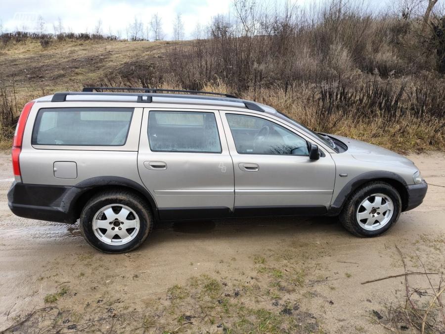 Volvo XC70 2000 in Vilnius, with an engine capacity of 2.40 L and mileage of 422 thousand km for 1100 €, photo 7 on AUTOMOTO.COM.LV