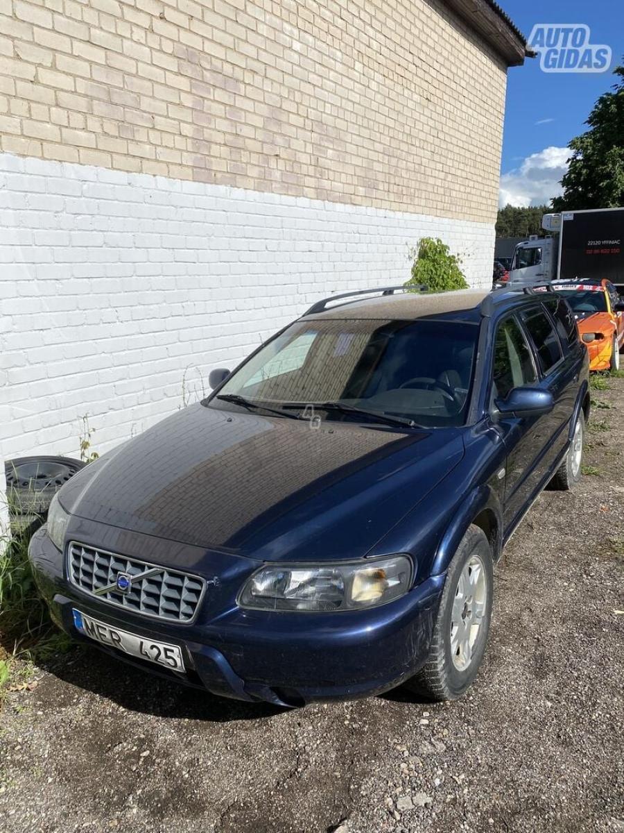 Volvo XC70 2000 in Ukmerge, with an engine capacity of 2.50 L and mileage of 375 thousand km for 500 €, photo 1 on AUTOMOTO.COM.LV