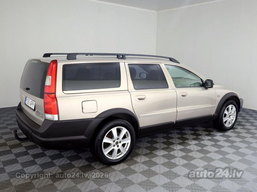 Volvo XC70 2002 in Tallinn, with an engine capacity of 2.40 L and mileage of 393 thousand km for 1199 €, photo 4 on AUTOMOTO.COM.LV