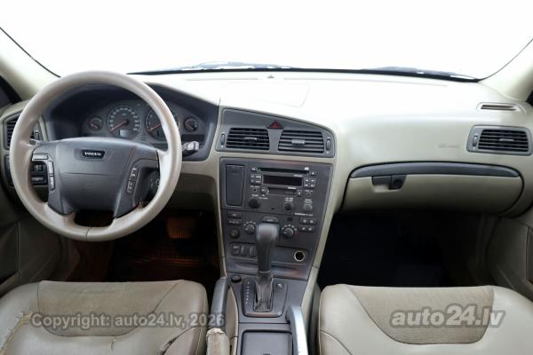 Volvo XC70 2002 in Tallinn, with an engine capacity of 2.40 L and mileage of 393 thousand km for 1199 €, photo 5 on AUTOMOTO.COM.LV