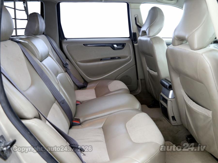 Volvo XC70 2002 in Tallinn, with an engine capacity of 2.40 L and mileage of 393 thousand km for 1199 €, photo 8 on AUTOMOTO.COM.LV
