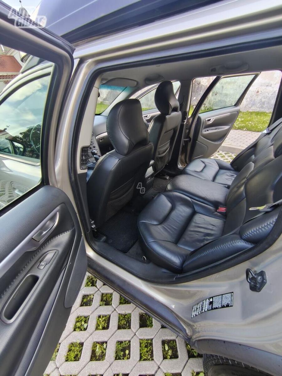 Volvo XC70 2002 in Kaunas, with an engine capacity of 2.40 L and mileage of 260 thousand km for 4500 €, photo 12 on AUTOMOTO.COM.LV