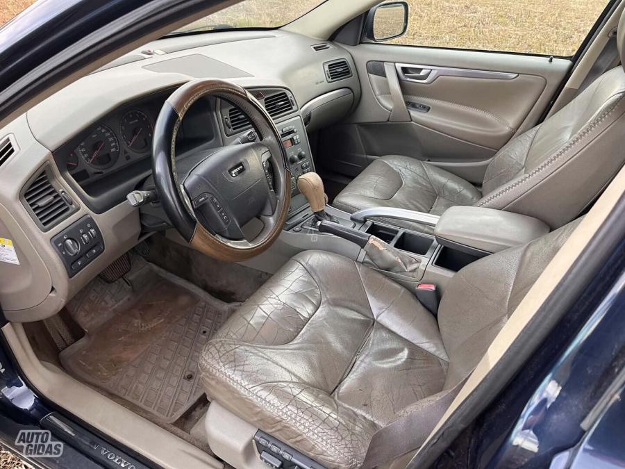 Volvo XC70 2002 in Klaipeda, with an engine capacity of 2.40 L and mileage of 375 thousand km for 999 €, photo 13 on AUTOMOTO.COM.LV