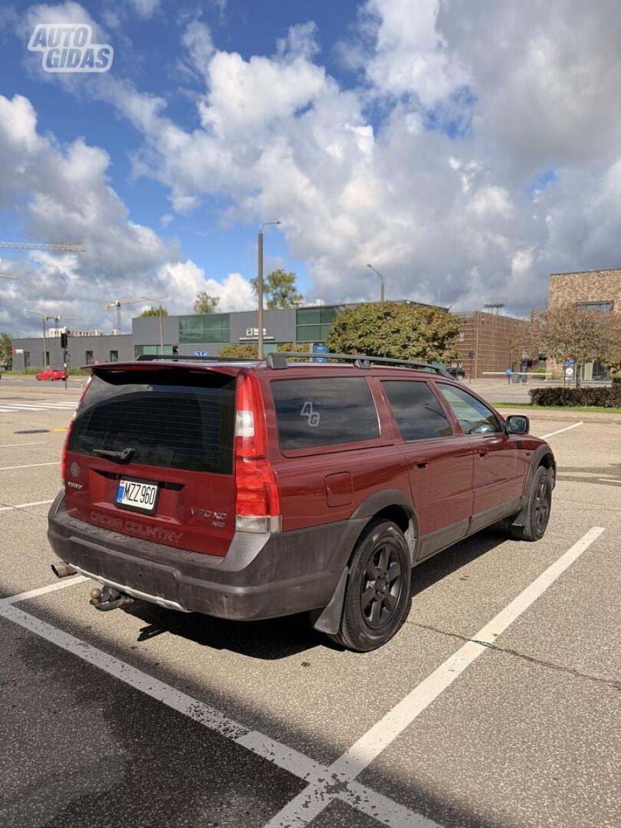 Volvo XC70 2002 in Vilnius, with an engine capacity of 2.40 L and mileage of 440 thousand km for 1630 €, photo 6 on AUTOMOTO.COM.LV