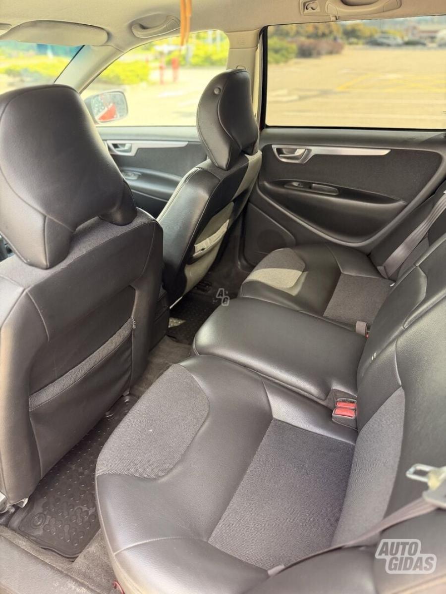 Volvo XC70 2002 in Vilnius, with an engine capacity of 2.40 L and mileage of 440 thousand km for 1630 €, photo 12 on AUTOMOTO.COM.LV