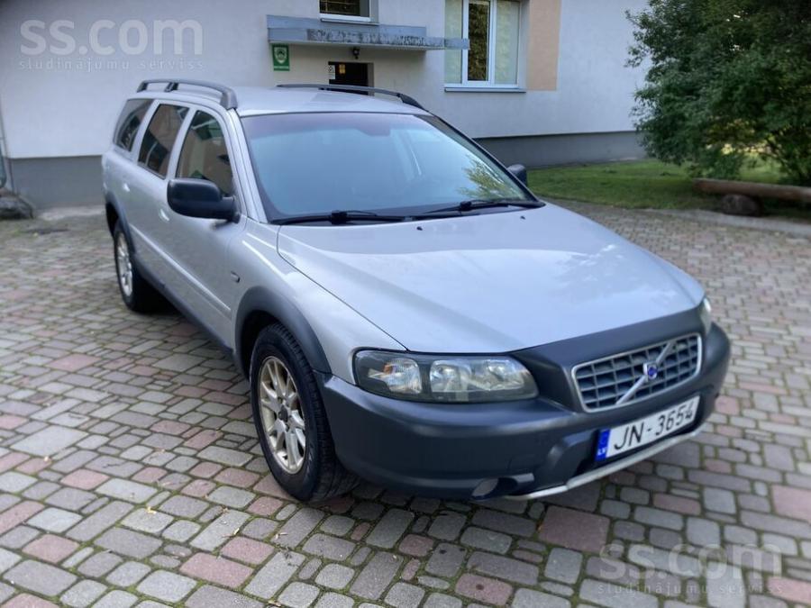 Volvo XC70 2003 in Jelgava, with an engine capacity of 2.40 L and mileage of 435 thousand km for 2450 €, photo 1 on AUTOMOTO.COM.LV