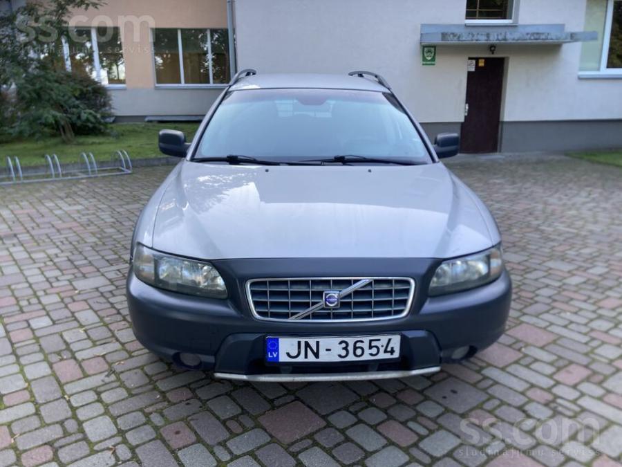 Volvo XC70 2003 in Jelgava, with an engine capacity of 2.40 L and mileage of 435 thousand km for 2450 €, photo 2 on AUTOMOTO.COM.LV