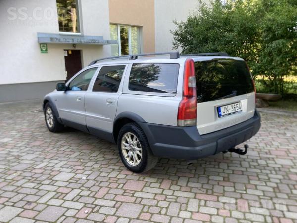 Volvo XC70 2003 in Jelgava, with an engine capacity of 2.40 L and mileage of 435 thousand km for 2450 €, photo 4 on AUTOMOTO.COM.LV
