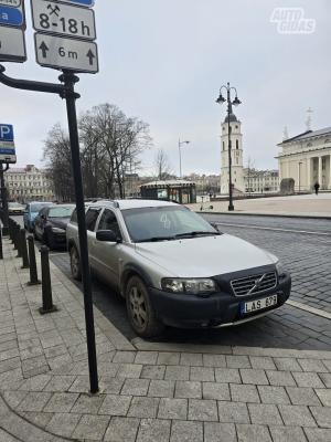 Volvo XC70 2003 Alīta, ar dzinēja tilpumu 2.40 L un nobraukumu 320 tūkst. km par 950 €, foto  vietnē AUTOMOTO.COM.LV