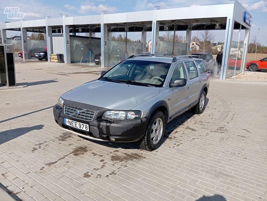 Volvo XC70 2003 in Moletai, with an engine capacity of 2.40 L and mileage of 353 thousand km for 1987 €, photo 1 on AUTOMOTO.COM.LV