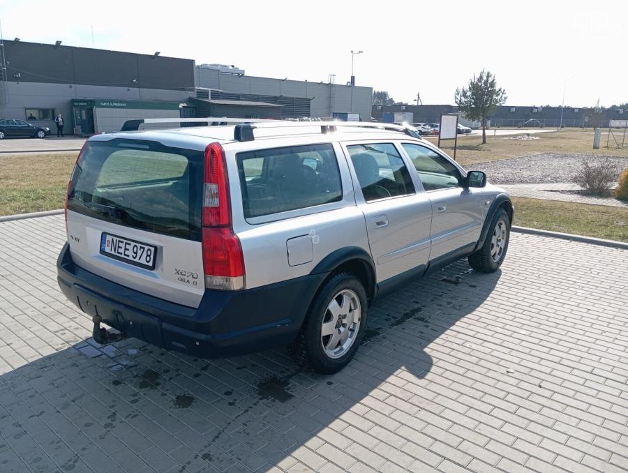 Volvo XC70 2003 in Moletai, with an engine capacity of 2.40 L and mileage of 353 thousand km for 1987 €, photo 4 on AUTOMOTO.COM.LV