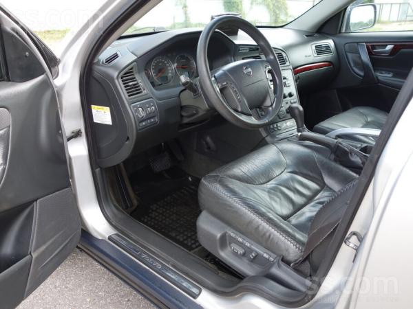 Volvo XC70 2003 in Riga, with an engine capacity of 2.40 L and mileage of 0 thousand km for 2450 €, photo 5 on AUTOMOTO.COM.LV