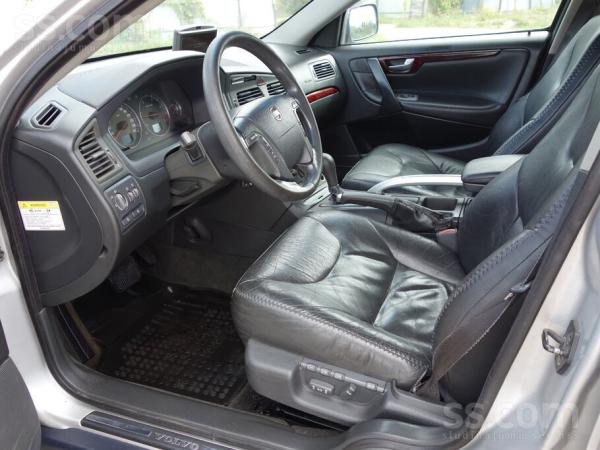 Volvo XC70 2003 in Riga, with an engine capacity of 2.40 L and mileage of 0 thousand km for 2450 €, photo 6 on AUTOMOTO.COM.LV
