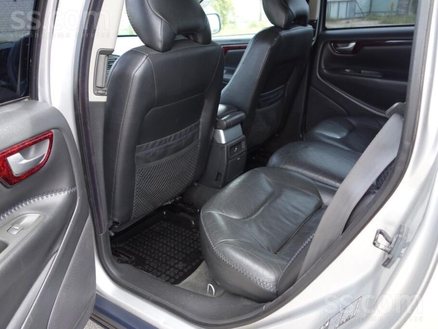 Volvo XC70 2003 in Riga, with an engine capacity of 2.40 L and mileage of 0 thousand km for 2450 €, photo 8 on AUTOMOTO.COM.LV