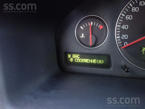 Volvo XC70 2003 in Riga, with an engine capacity of 2.40 L and mileage of 0 thousand km for 2450 €, photo 9 on AUTOMOTO.COM.LV