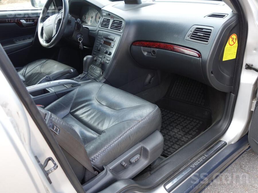 Volvo XC70 2003 in Riga, with an engine capacity of 2.40 L and mileage of 0 thousand km for 2450 €, photo 17 on AUTOMOTO.COM.LV