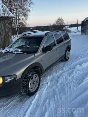 Volvo XC70 2003 in Rezekne, with an engine capacity of 2.40 L and mileage of 432 thousand km for 2100 €, photo 3 on AUTOMOTO.COM.LV