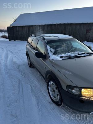 Volvo XC70 2003 in Rezekne, with an engine capacity of 2.40 L and mileage of 432 thousand km for 2100 €, photo 4 on AUTOMOTO.COM.LV