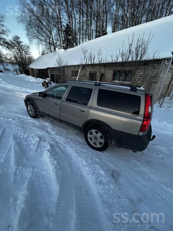 Volvo XC70 2003 in Rezekne, with an engine capacity of 2.40 L and mileage of 432 thousand km for 2100 €, photo 4 on AUTOMOTO.COM.LV