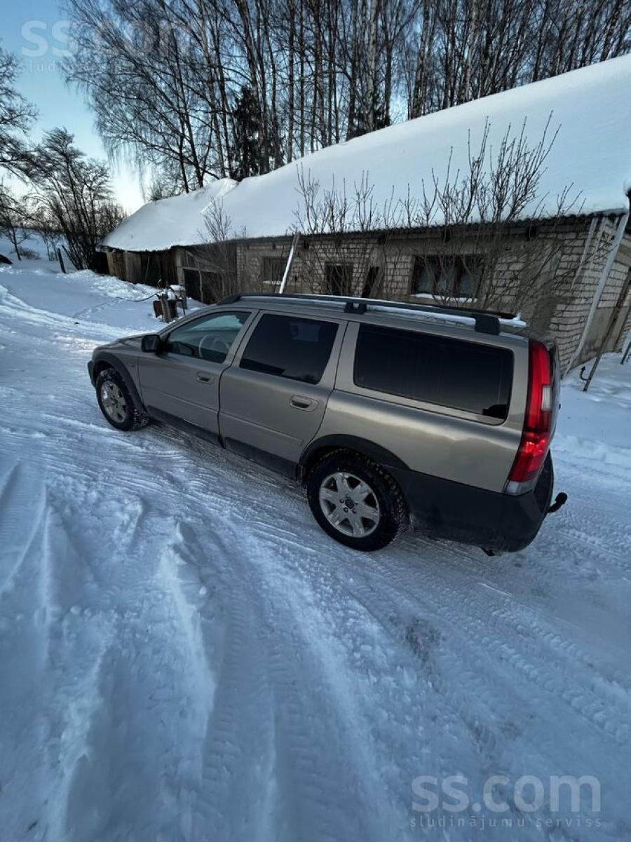 Volvo XC70 2003 in Rezekne, with an engine capacity of 2.40 L and mileage of 432 thousand km for 2100 €, photo 5 on AUTOMOTO.COM.LV