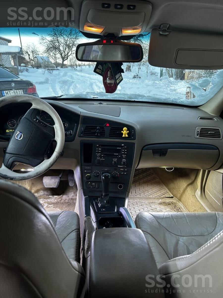 Volvo XC70 2003 in Rezekne, with an engine capacity of 2.40 L and mileage of 432 thousand km for 2100 €, photo 6 on AUTOMOTO.COM.LV