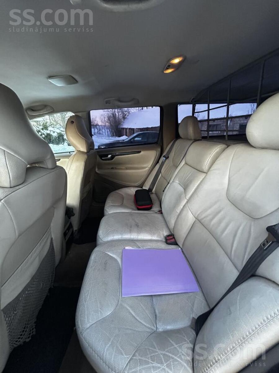 Volvo XC70 2003 in Rezekne, with an engine capacity of 2.40 L and mileage of 432 thousand km for 2100 €, photo 7 on AUTOMOTO.COM.LV