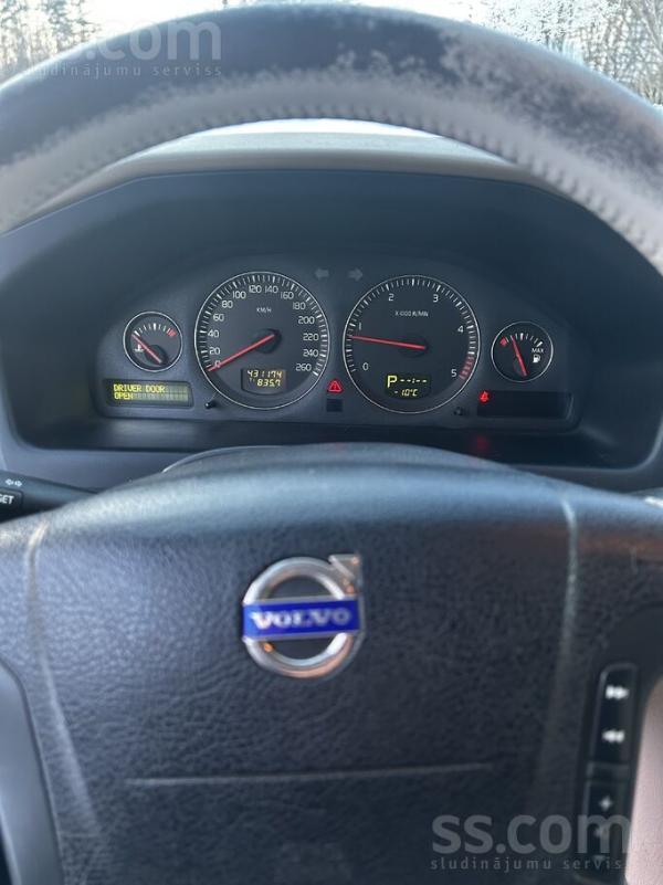 Volvo XC70 2003 in Rezekne, with an engine capacity of 2.40 L and mileage of 432 thousand km for 2100 €, photo 7 on AUTOMOTO.COM.LV