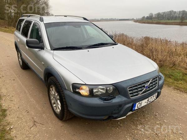 Volvo XC70 2004 in Riga, with an engine capacity of 2.40 L and mileage of 421 thousand km for 2650 €, photo 3 on AUTOMOTO.COM.LV